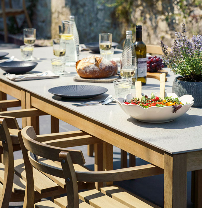 Finding The Right Oak Table For Your Garden | Gaze Burvill